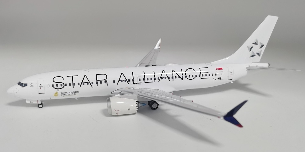 J Fox Models JF-737-8M-002 Boeing 737 MAX 8 Singapore Airlines St
