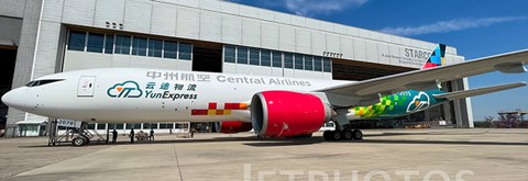 JC Wings LH4317C Boeing 777-200(LRF) Central Airlines Yun Express